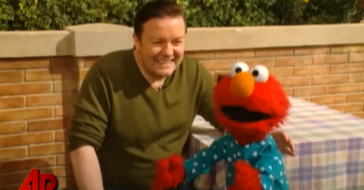 Das passiert, wenn Ricky Gervais auf Elmo von der Sesamstrasse trifft ...